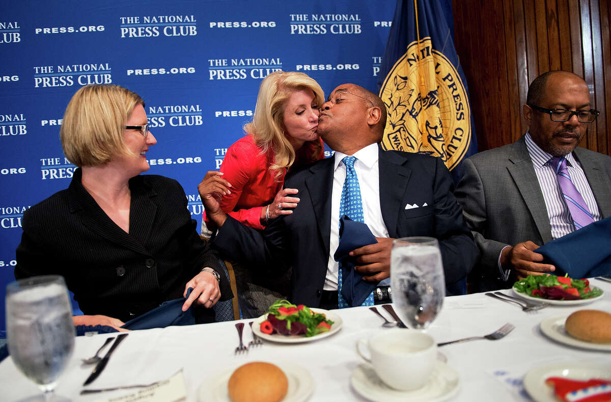 Wendy Davis edges closer to Texas governor's race