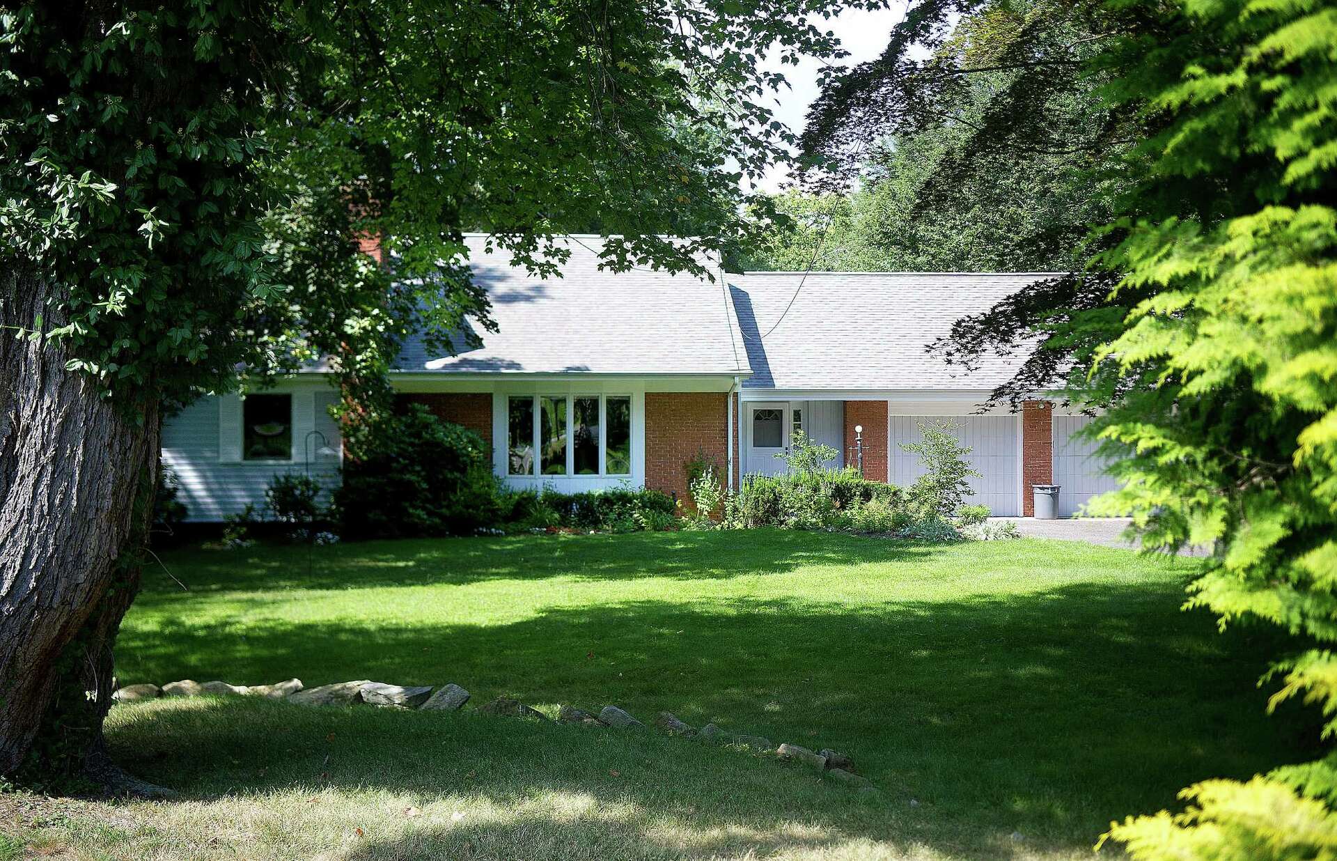 Lanza's father moving out of Stamford home