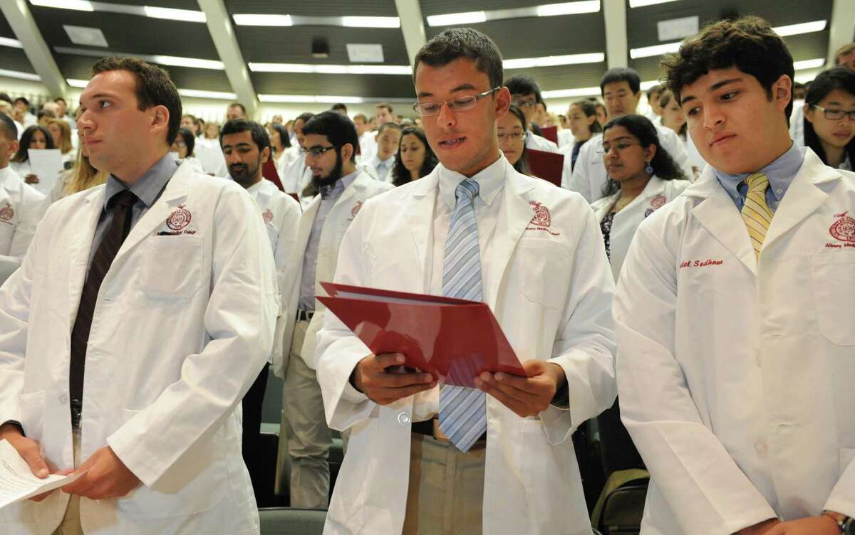 Photos: White Coat Ceremony for future doctors