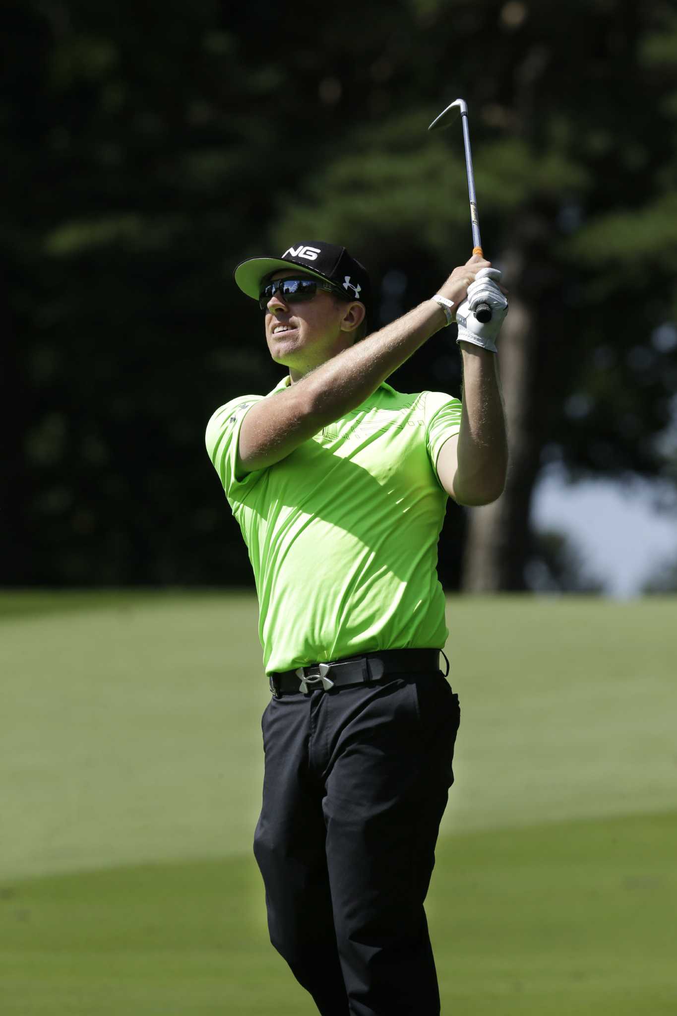 New dad Mahan back to golf at PGA Championship