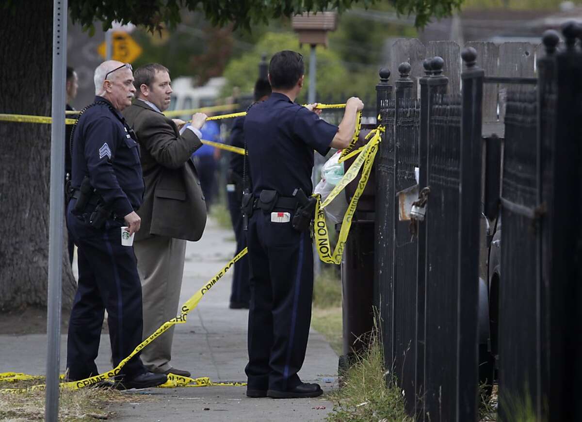 Father, baby son shot dead in Oakland
