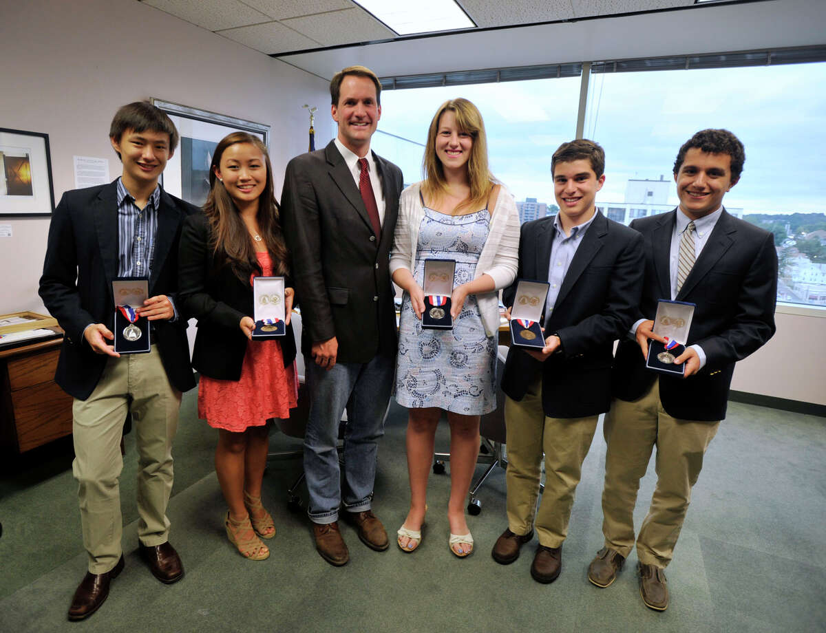 Himes presents Congressional Awards