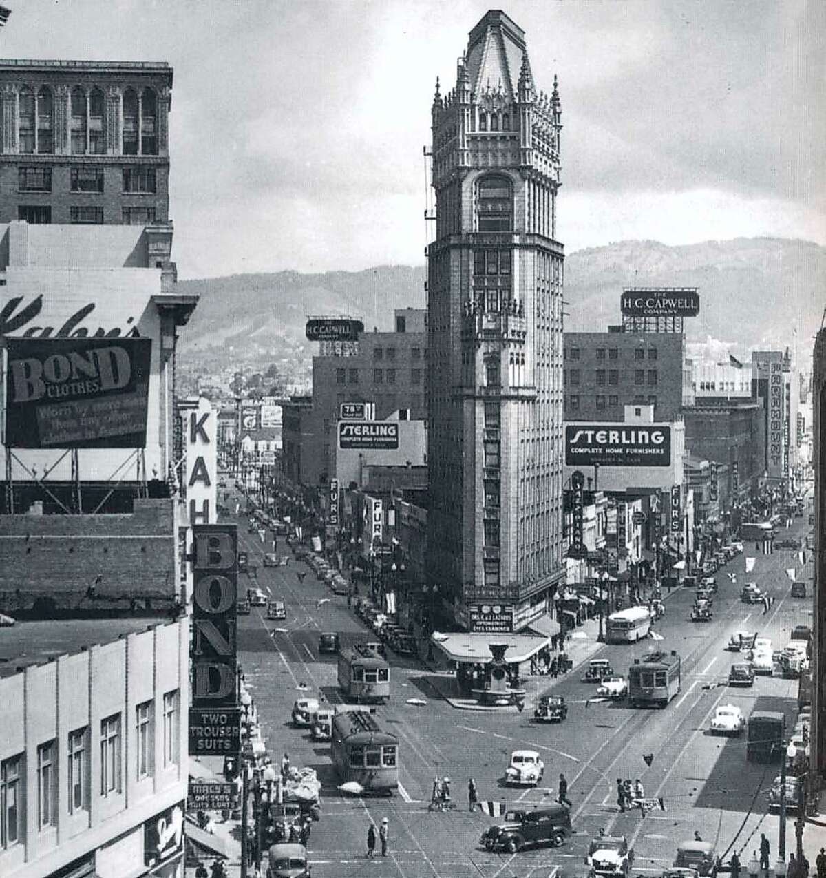 Oakland's Latham Square becomes pedestrian plaza