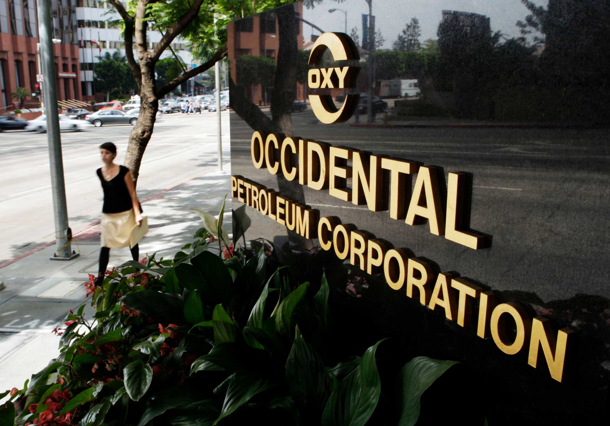Occidental stays on track for pipeline