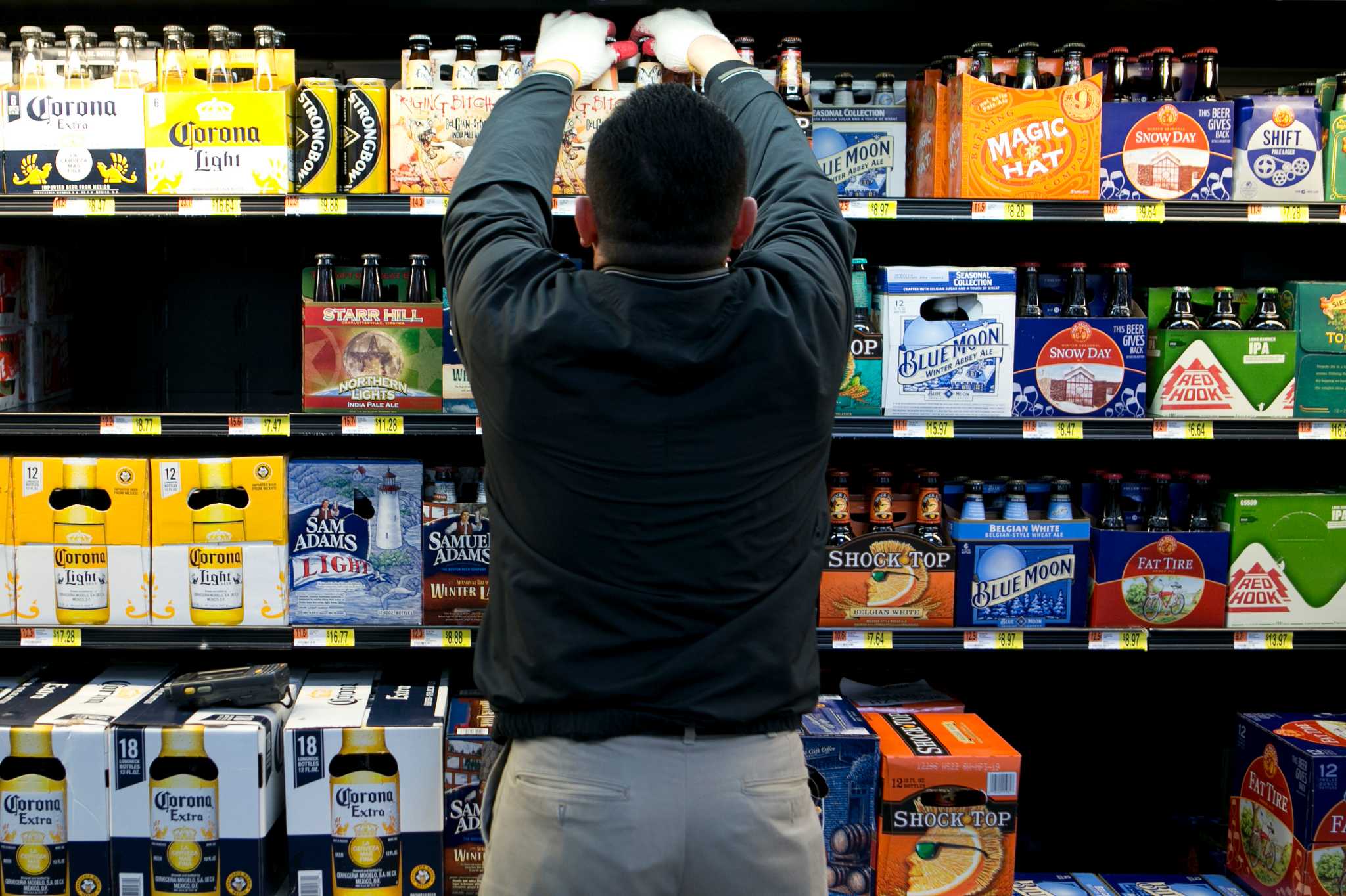 Wal-Mart hopes beer will be golden