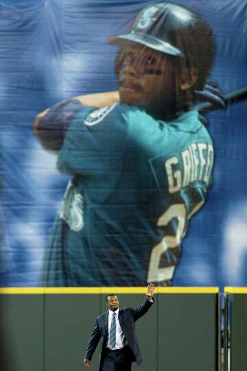 'The Kid' returns: Ken Griffey Jr. enshrined in Mariners Hall of Fame