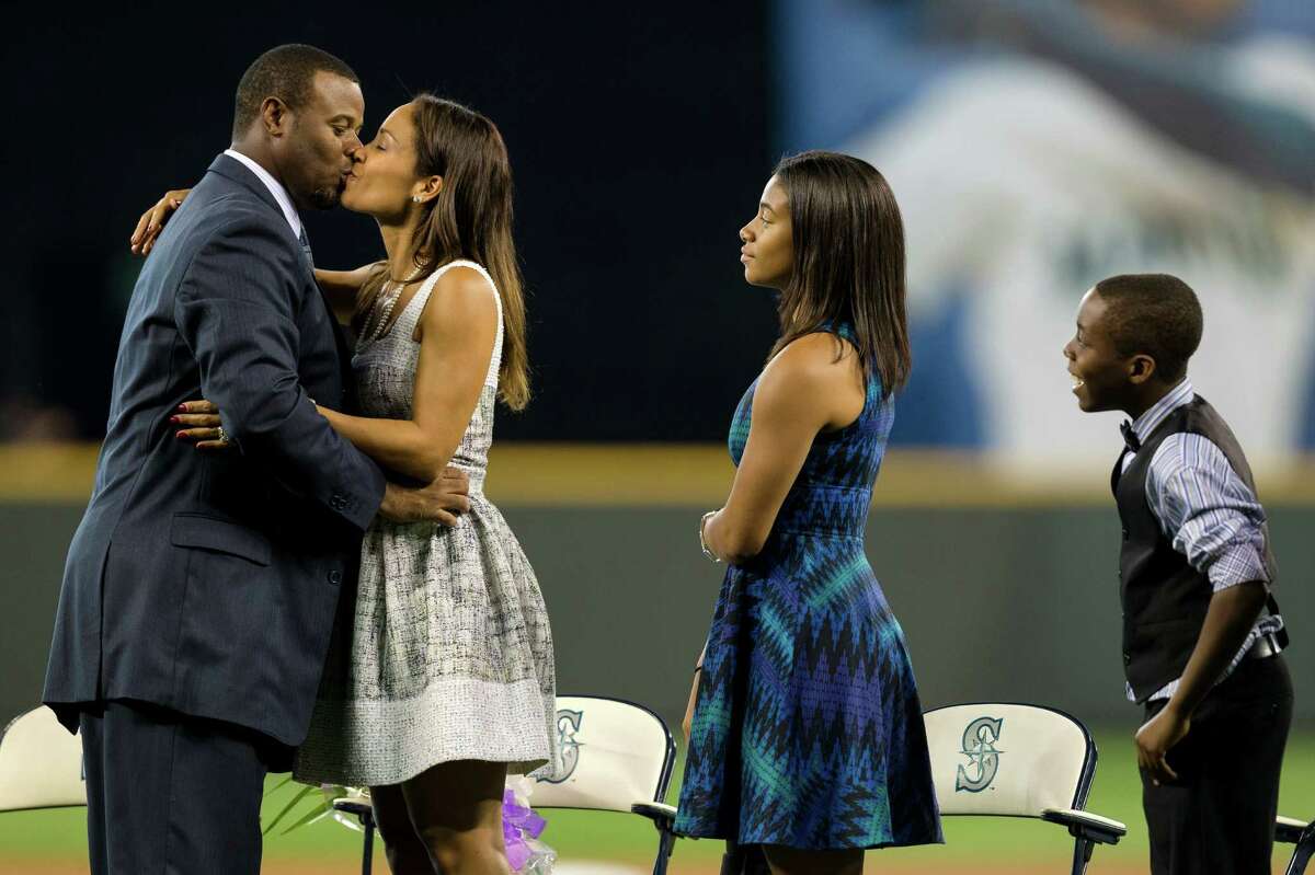 'The Kid' returns: Ken Griffey Jr. enshrined in Mariners Hall of Fame