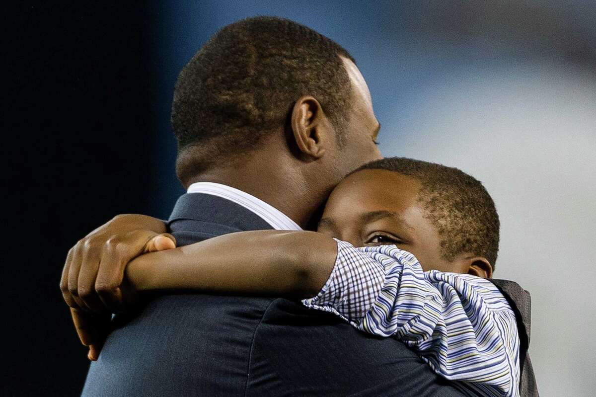 'The Kid' returns: Ken Griffey Jr. enshrined in Mariners Hall of Fame