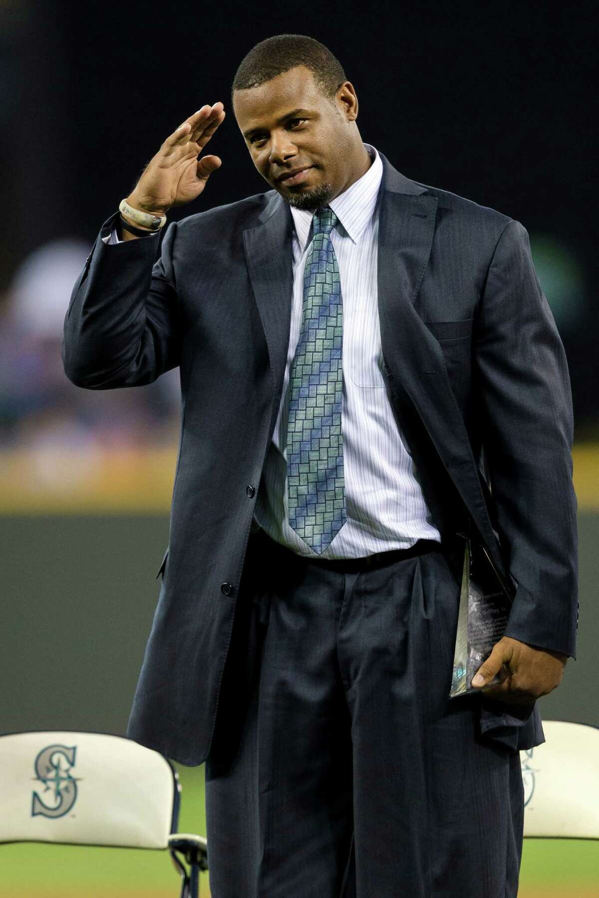 'The Kid' returns: Ken Griffey Jr. enshrined in Mariners Hall of Fame