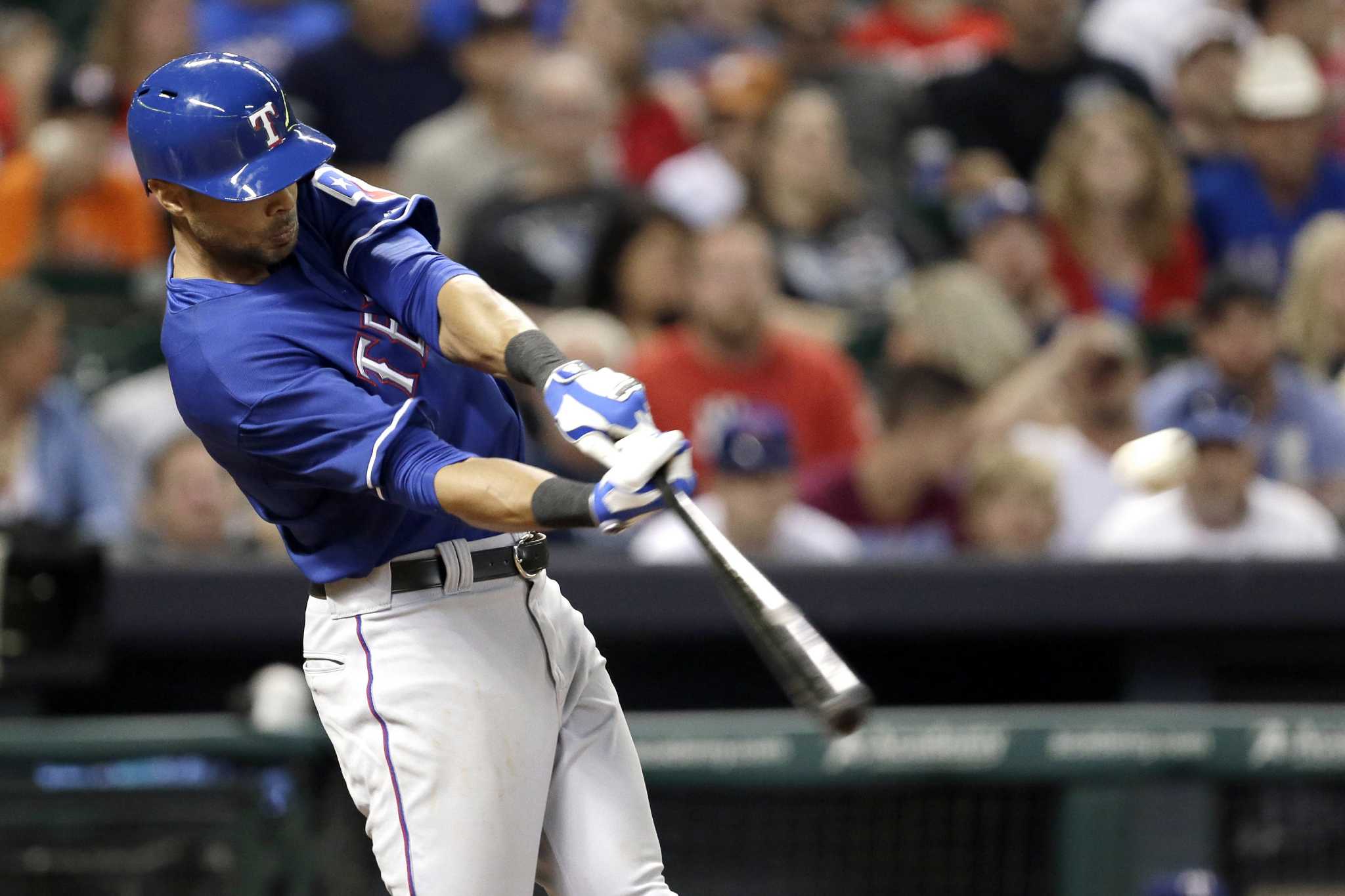 Rios steps right in, delivers in Texas' sixth straight win