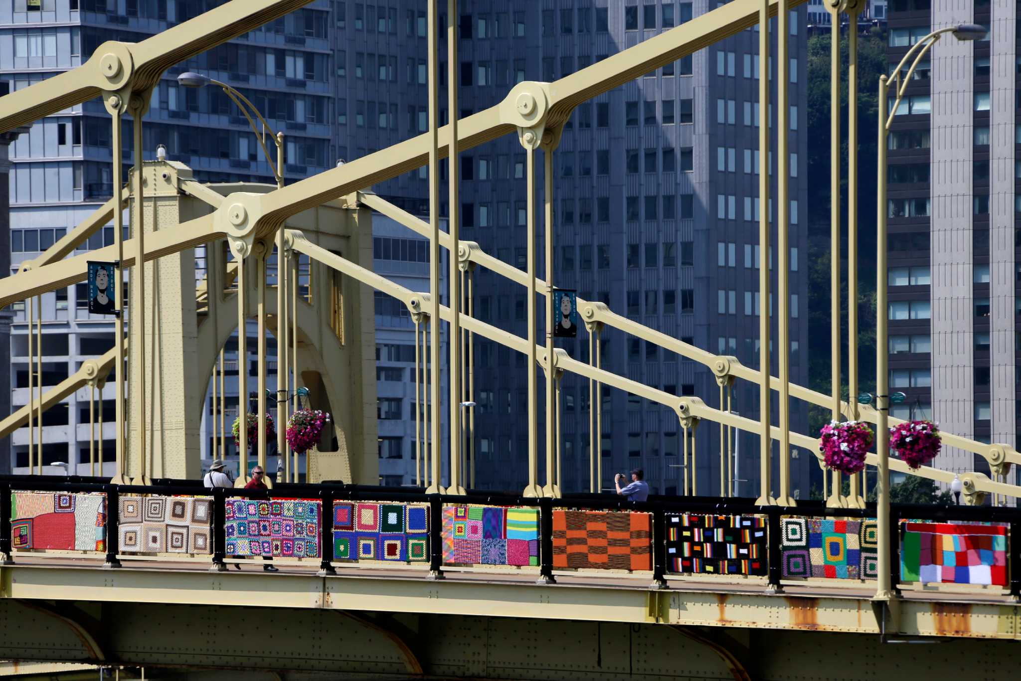 Knitters cover Pittsburgh's Warhol Bridge in yarn