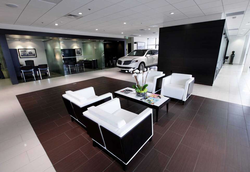 Lincoln dealers change focus