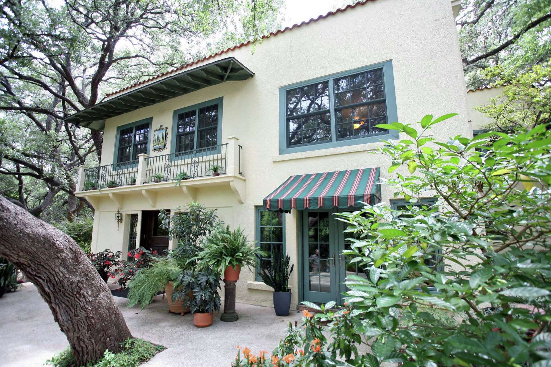Couple leave their stamp on 1922 house