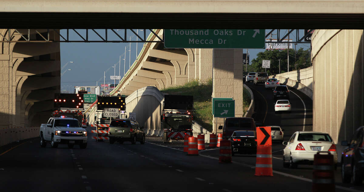 U.S. 281 southbound lanes at Henderson Pass closed for now