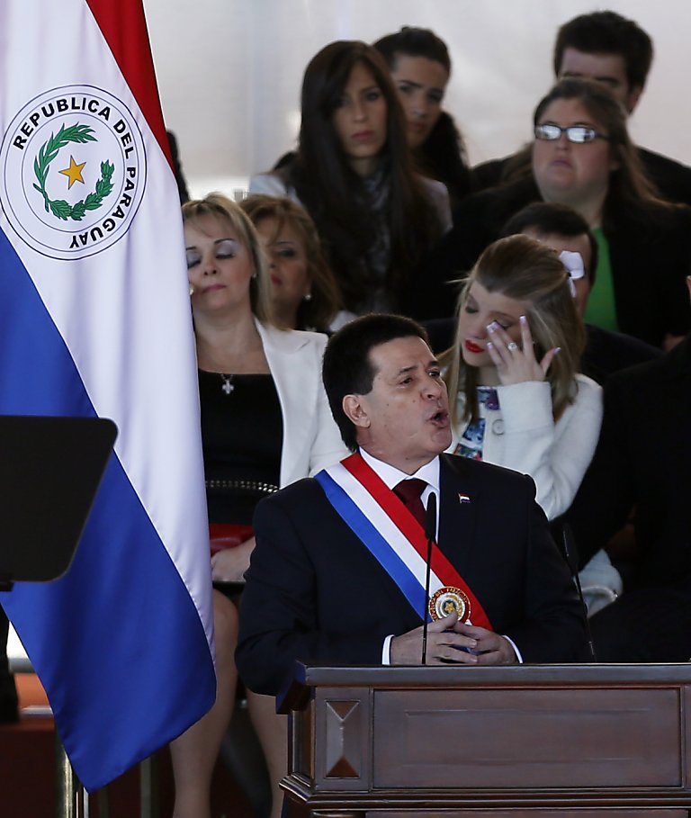Paraguay president sworn in, vows to fight poverty