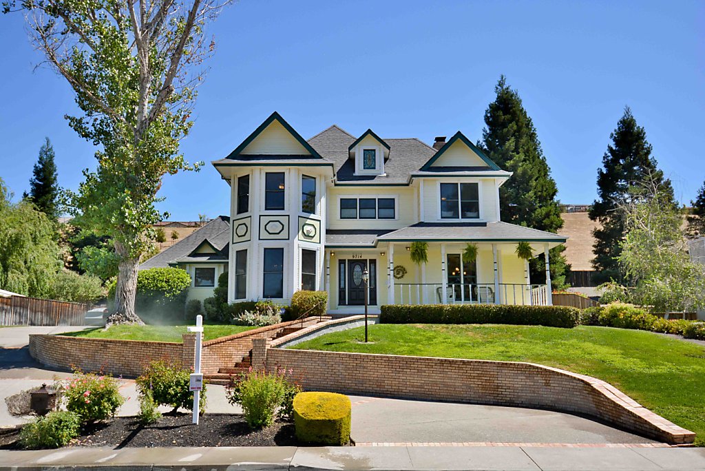 Updated Victorian in San Ramon offers a glimpse of wildlife