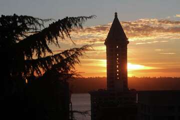 Iconic Smith Tower bar reopens in Seattle