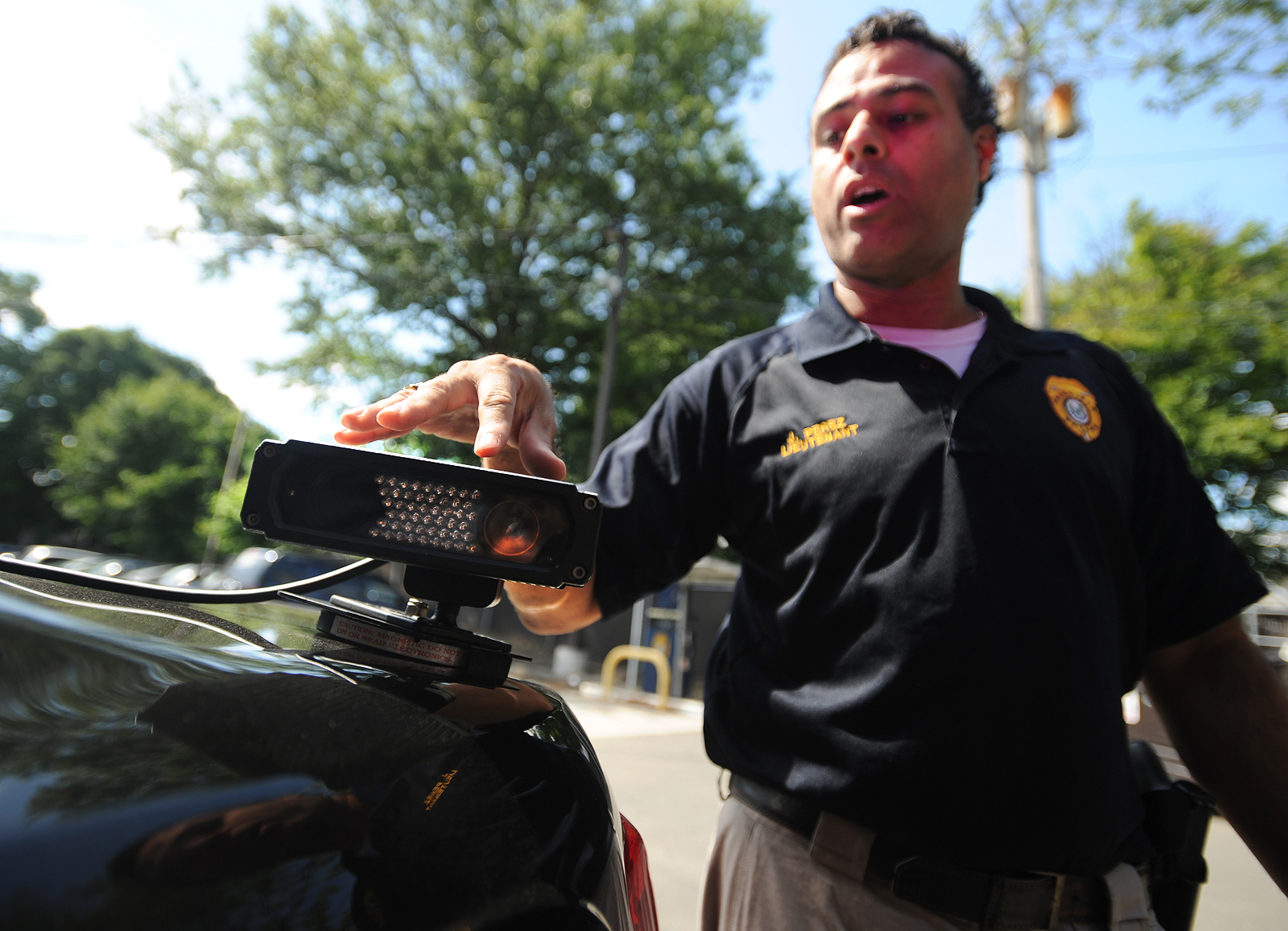 Pros, cons seen in license plate readers