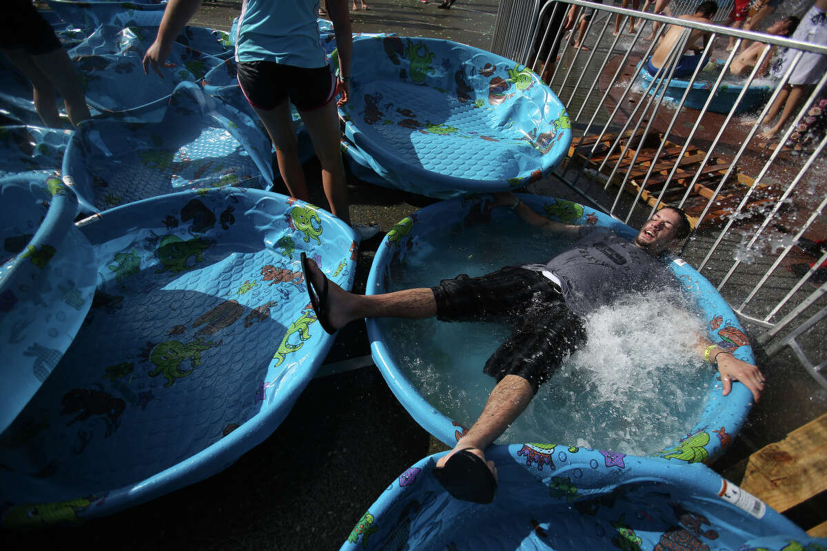 Record water balloon fight attempt