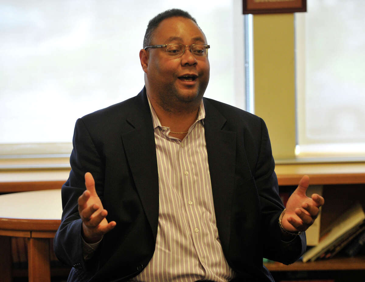 Sen. Murphy urges nonprofits to protest federal cutbacks