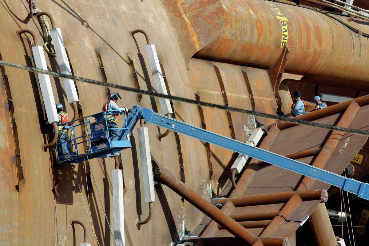 Oil producers count on the spar to take them far