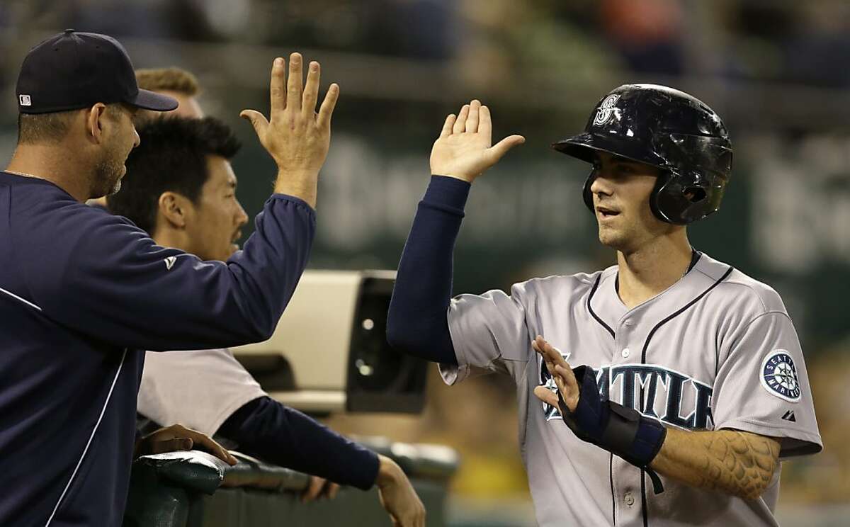 Moss' homer seals 7th straight win for Parker