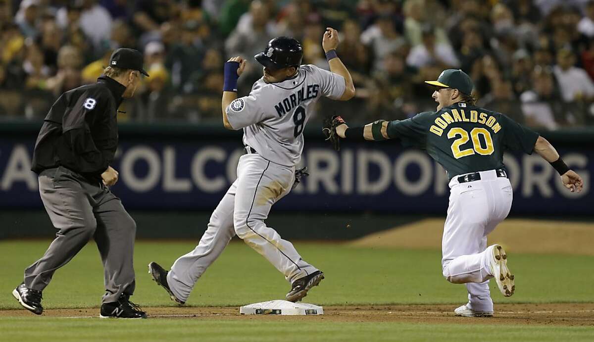 Moss' homer seals 7th straight win for Parker