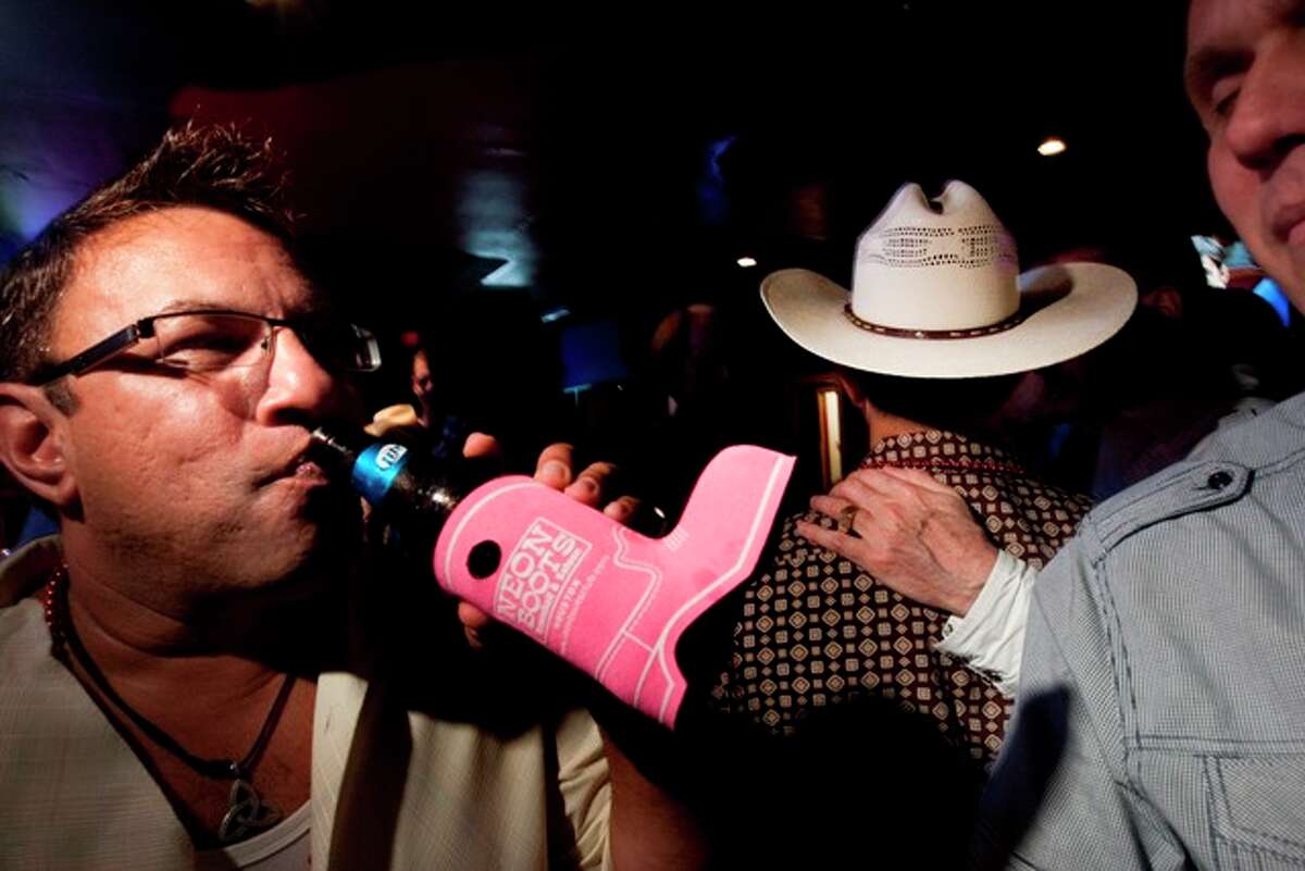 Gay and drag bars in Houston