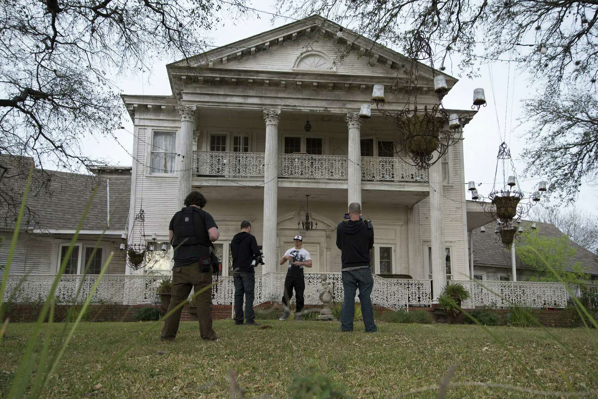 S.A. inn's haunted rep explored on 'Ghost' series