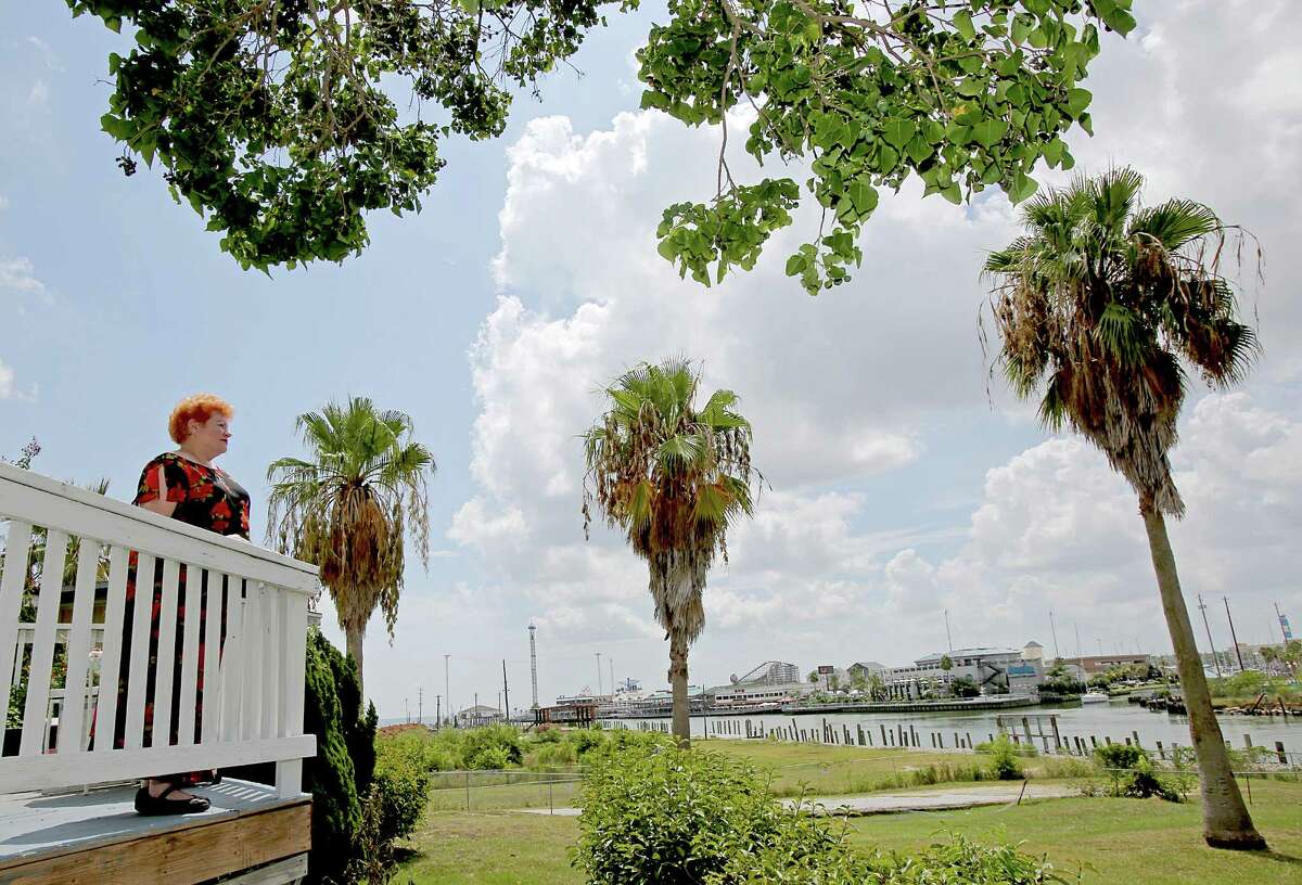 Seabrook has plan to emerge from Kemah's shadow