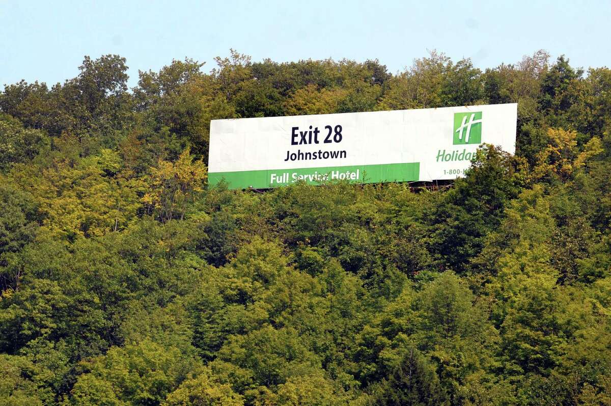 Hotel sign ruling: Can't tell it on a mountain