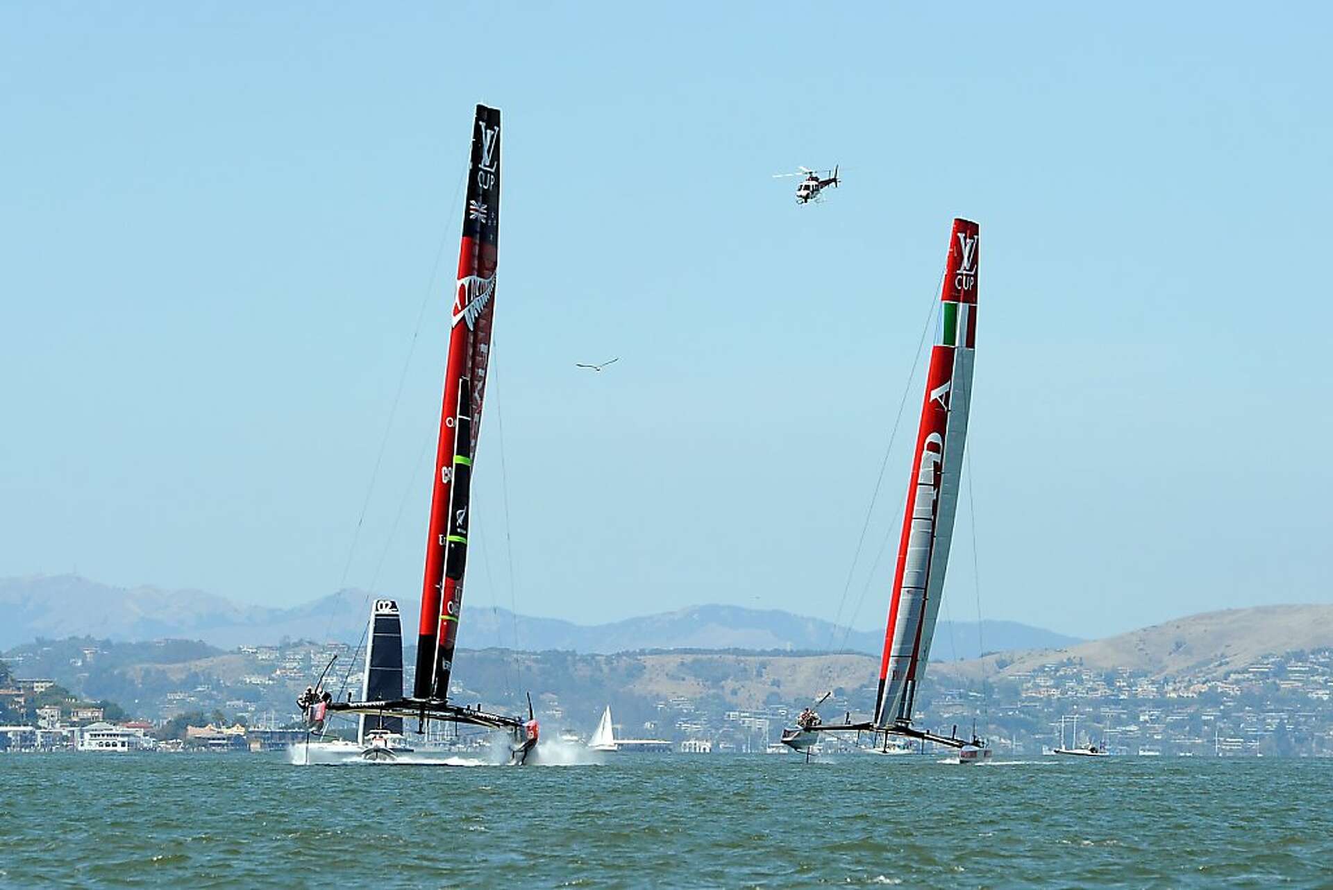 Kiwis win twice, lead Louis Vuitton Cup 4-1