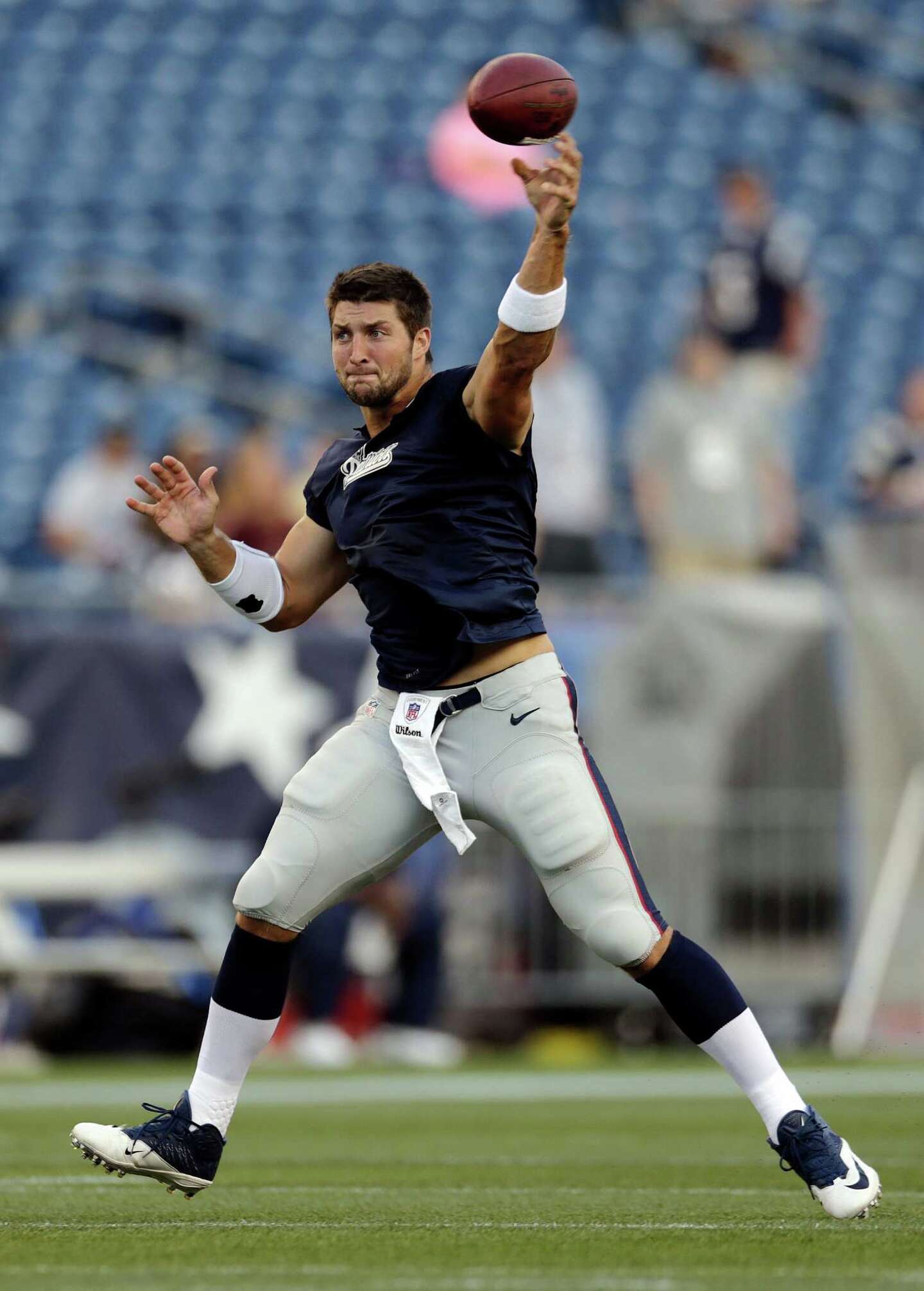 Tebow's chances of staying with Pats uncertain