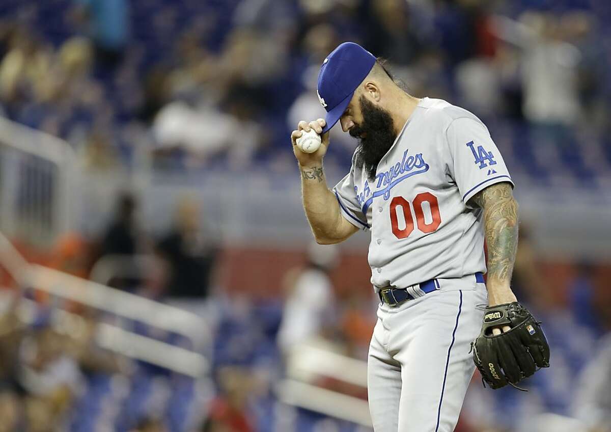 Wilson makes debut with Dodgers