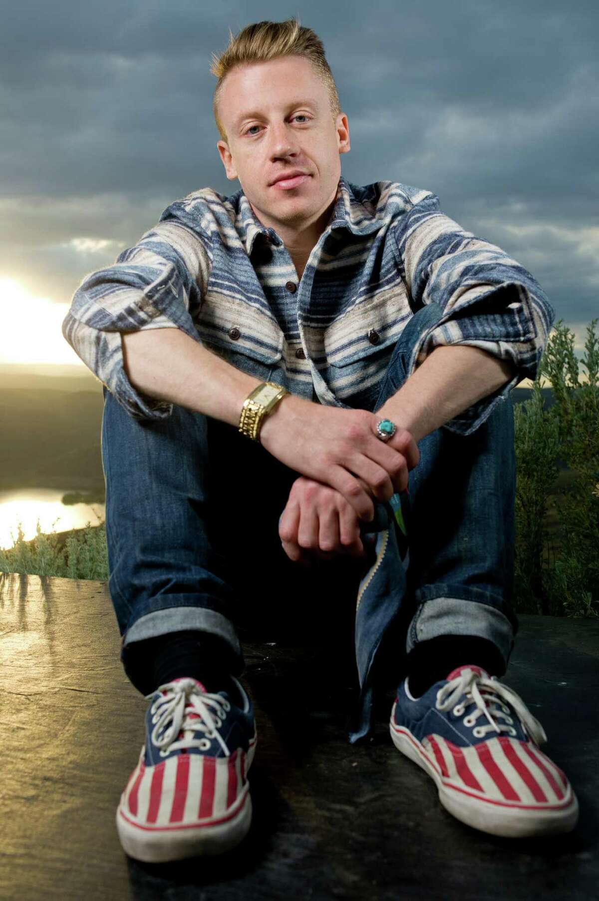 Macklemore, Ryan Lewis up for top VMAs