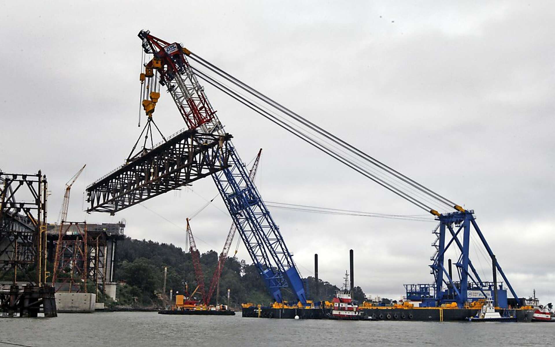 $50 million Bay Bridge crane given to builders for free