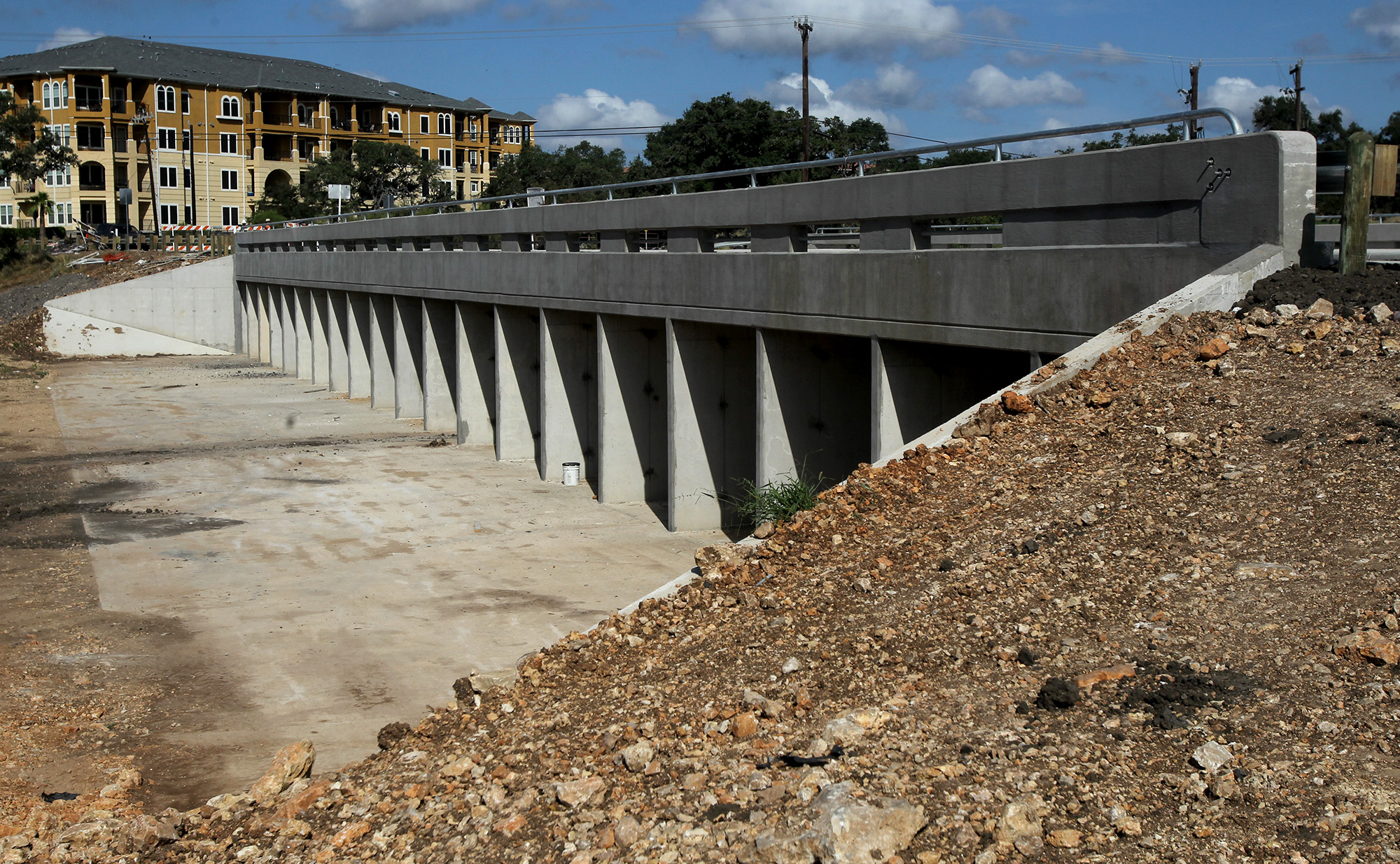 New bridge connects students to school