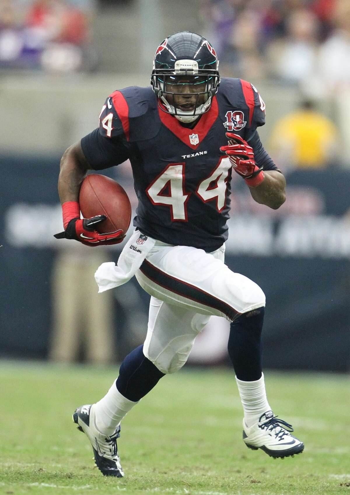 Retired fullback Vonta Leach returns as Texans ambassador
