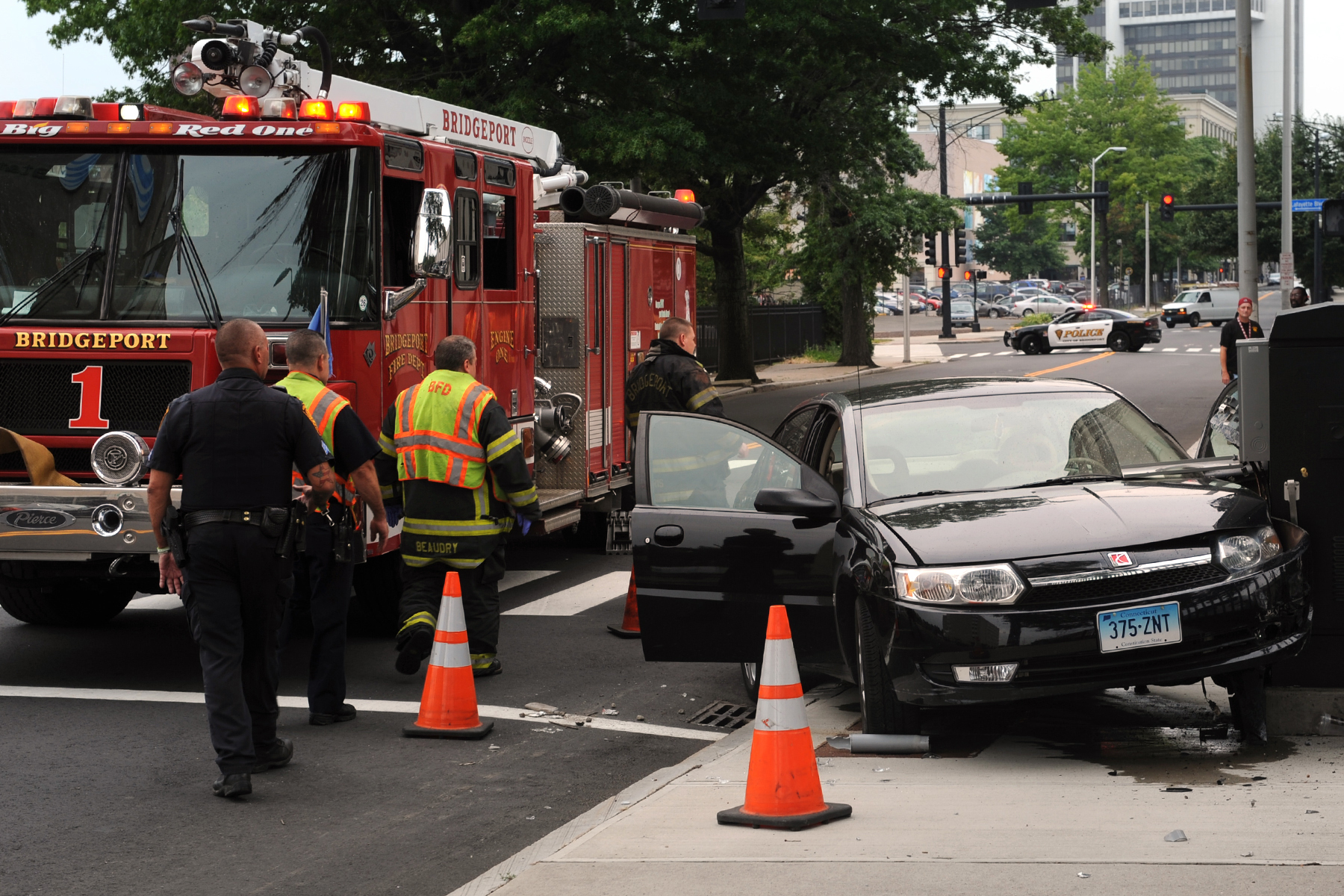 Crash knocks out downtown traffic light