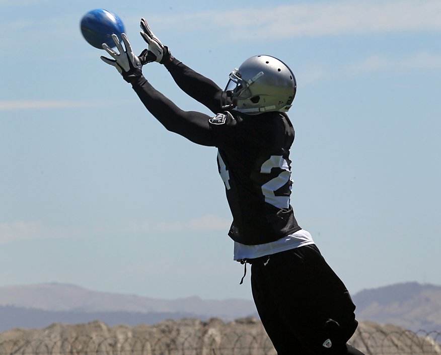 Raiders' Porter returns to mile-high Denver after seizure