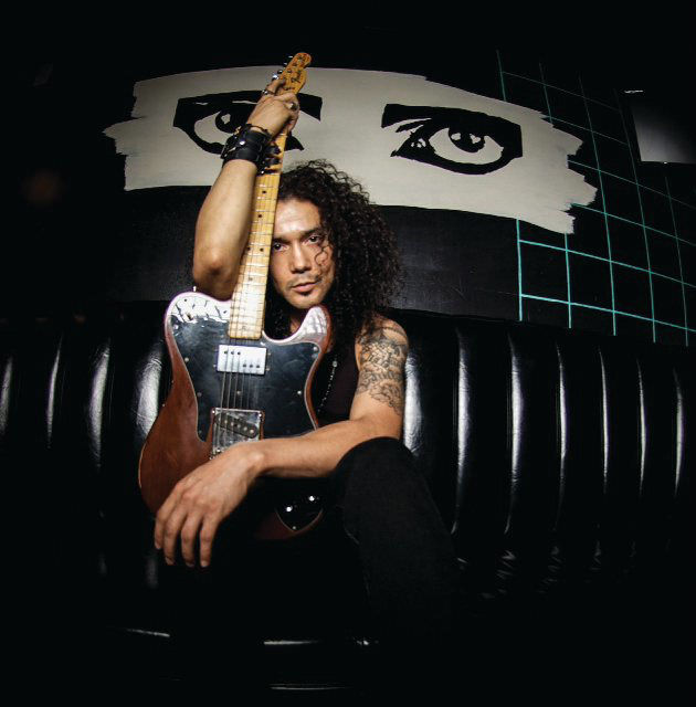 Siete Banderas closes off 2017 with an intimate performance from Chris ...