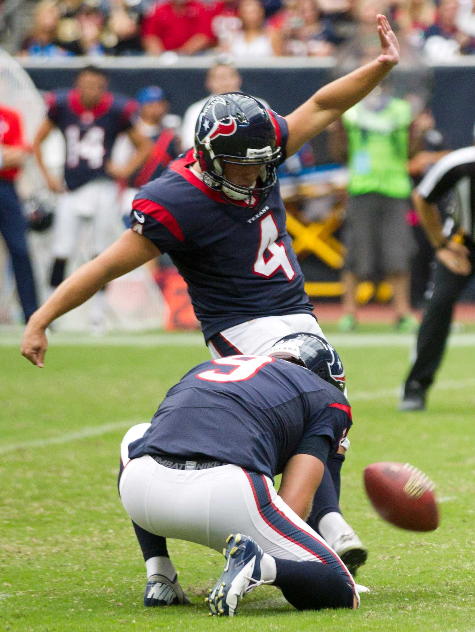 Texans kicker Bullock gets a leg up after a year off