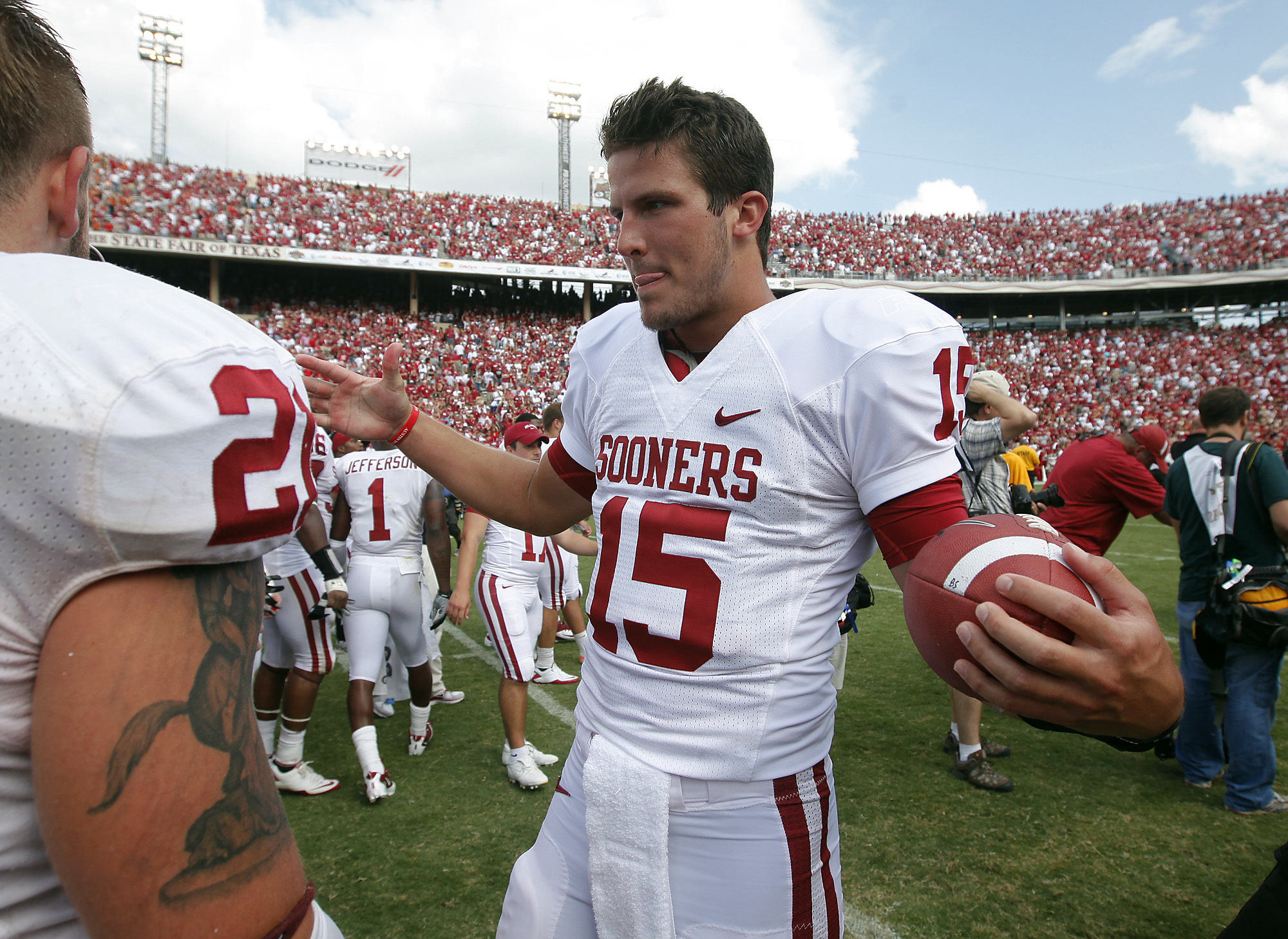 College football notebook: Longhorns tackle Dorsey to transfer