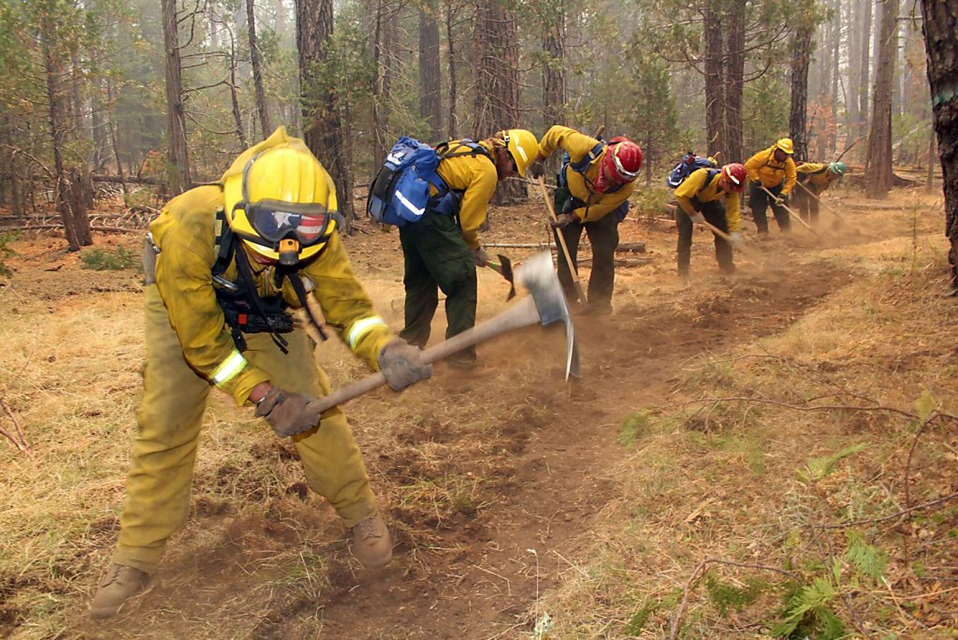 Yosemite fire: Crews defend Gold Country