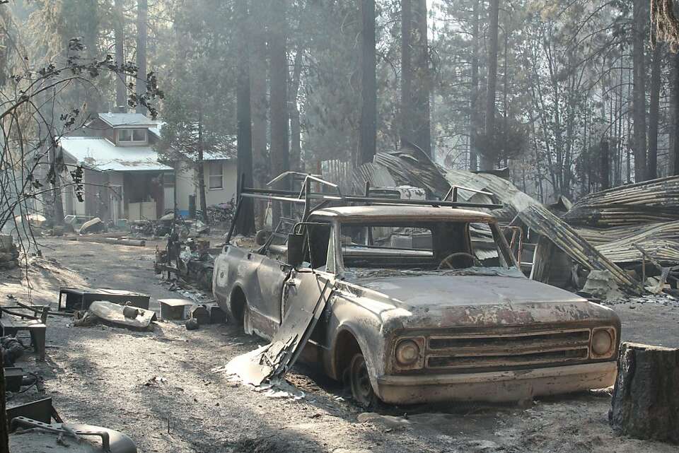 Yosemite fire: Crews defend Gold Country