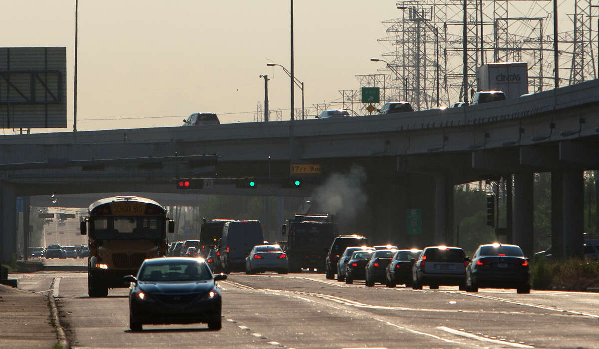 State to measure air pollution along freeways