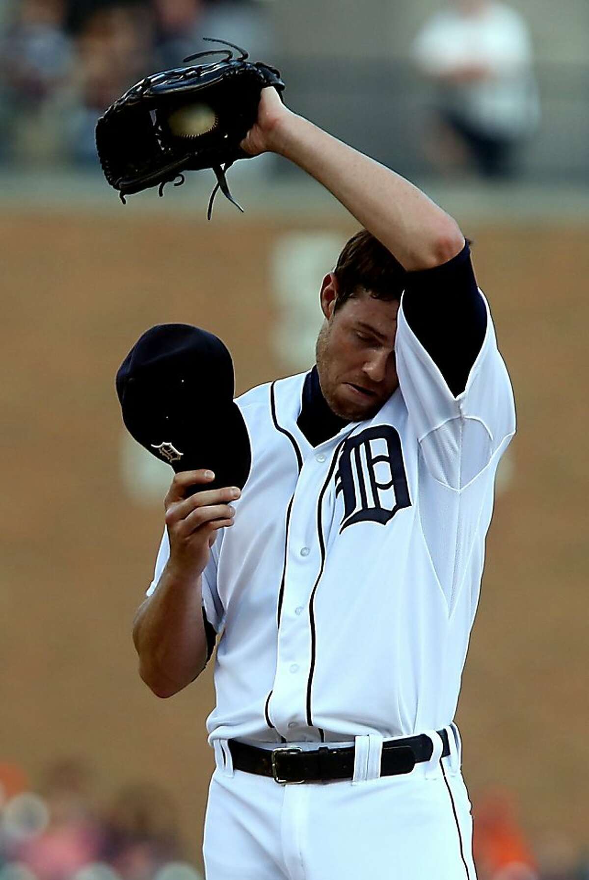 A's pound Tigers for 14 runs, 21 hits in win