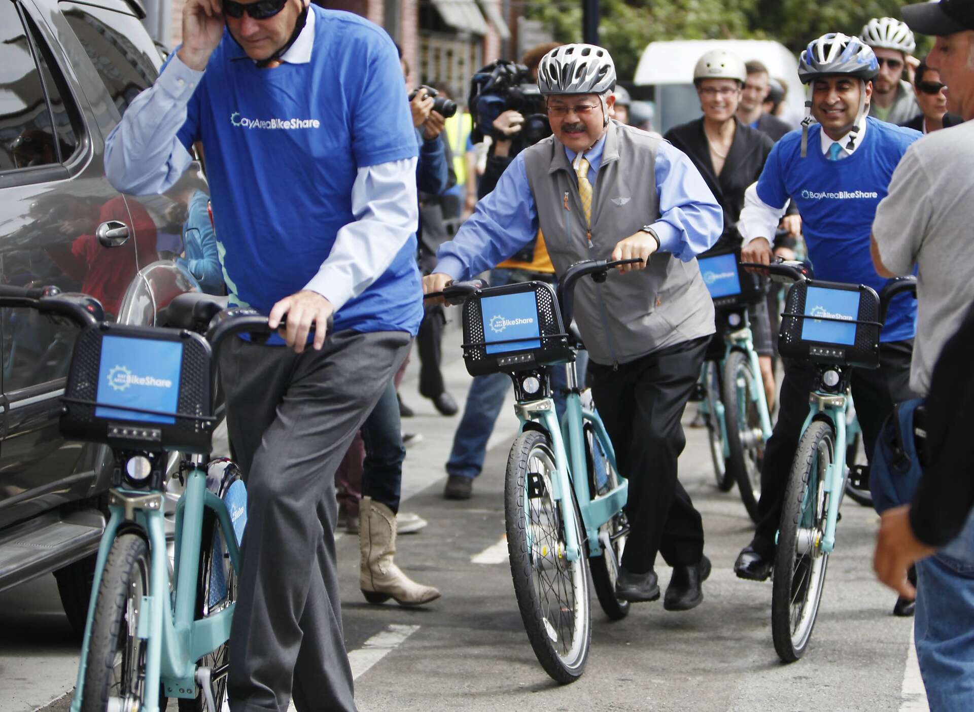 Bike-sharing program rolls out with 700 cycles