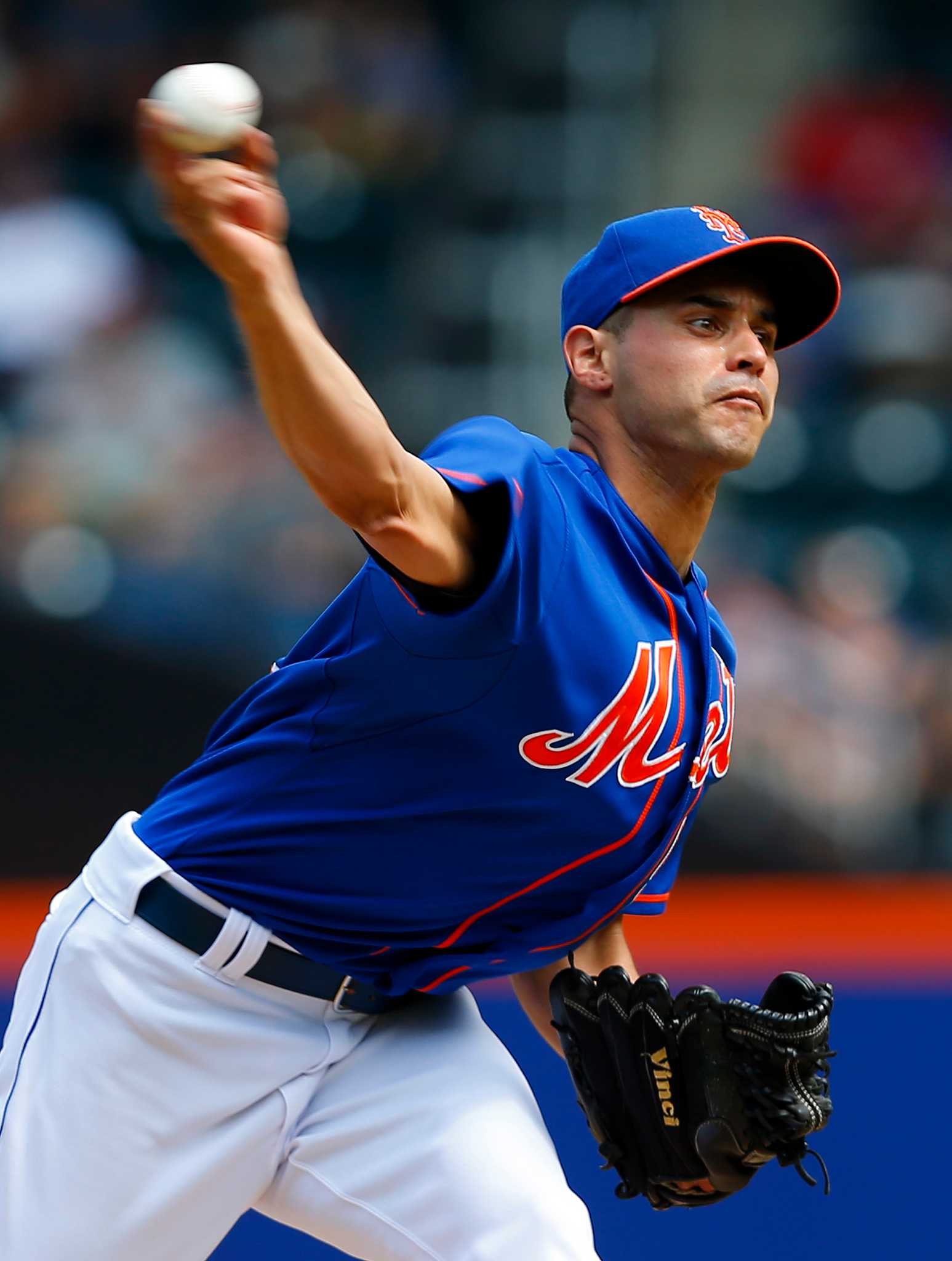 Torres fills in nicely as Mets beat Phillies