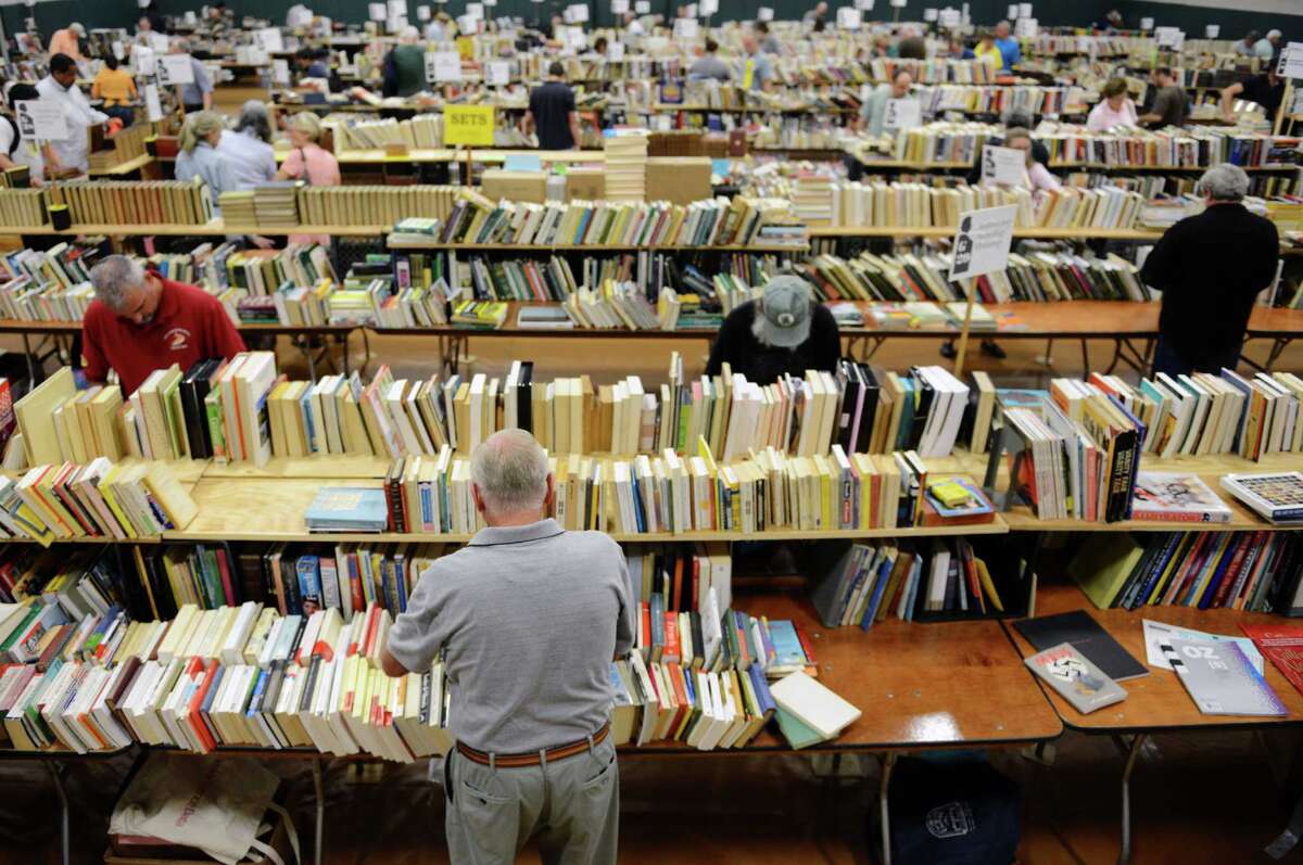 Book-lovers rush to annual Twain sale